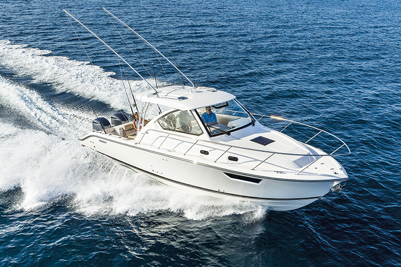Pursuit 325 Offshore, one boat, two souls - Barchemagazine.com