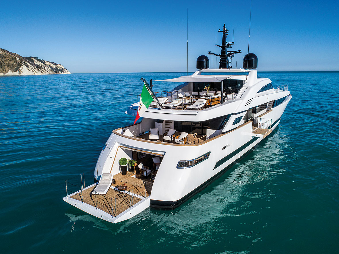 ISA Alloy 43m Agora III, verso il Sol Levante - Barchemagazine.com
