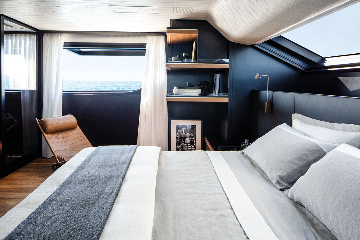 SL102 Asymmetric, an ode to asymmetry - Barchemagazine.com