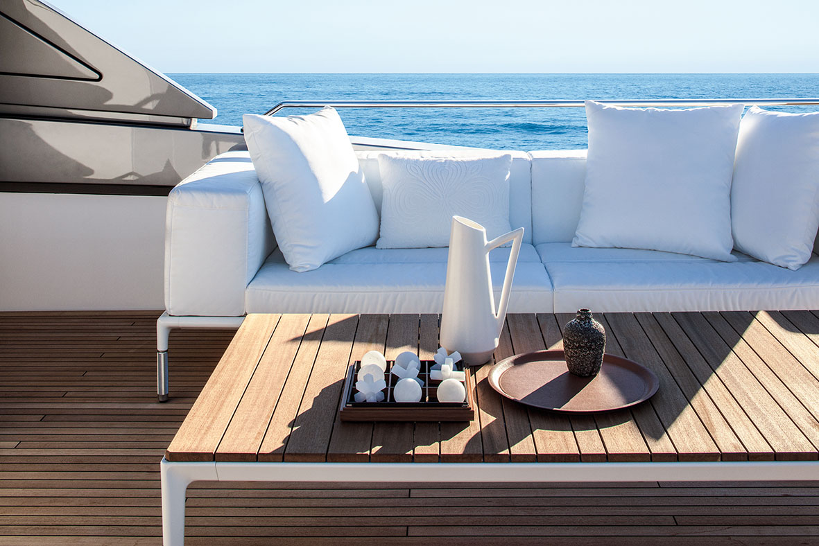 SL102 Asymmetric, an ode to asymmetry - Barchemagazine.com