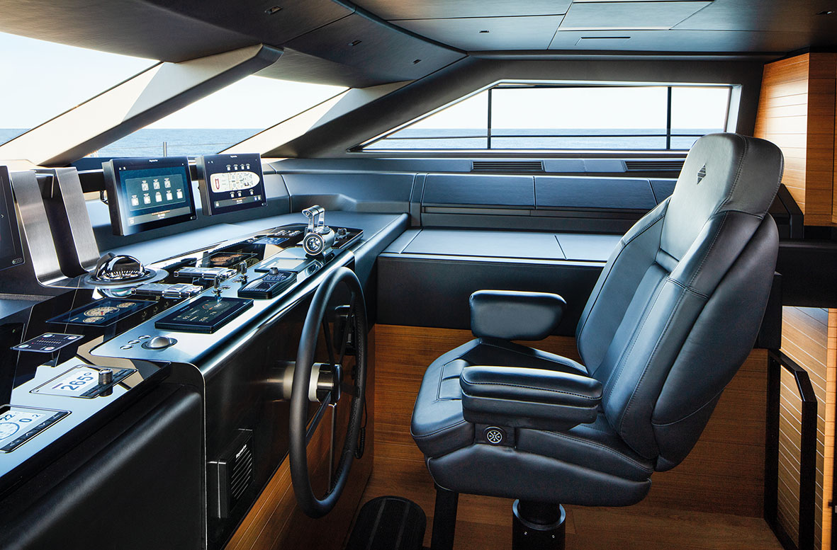 SL102 Asymmetric, an ode to asymmetry - Barchemagazine.com