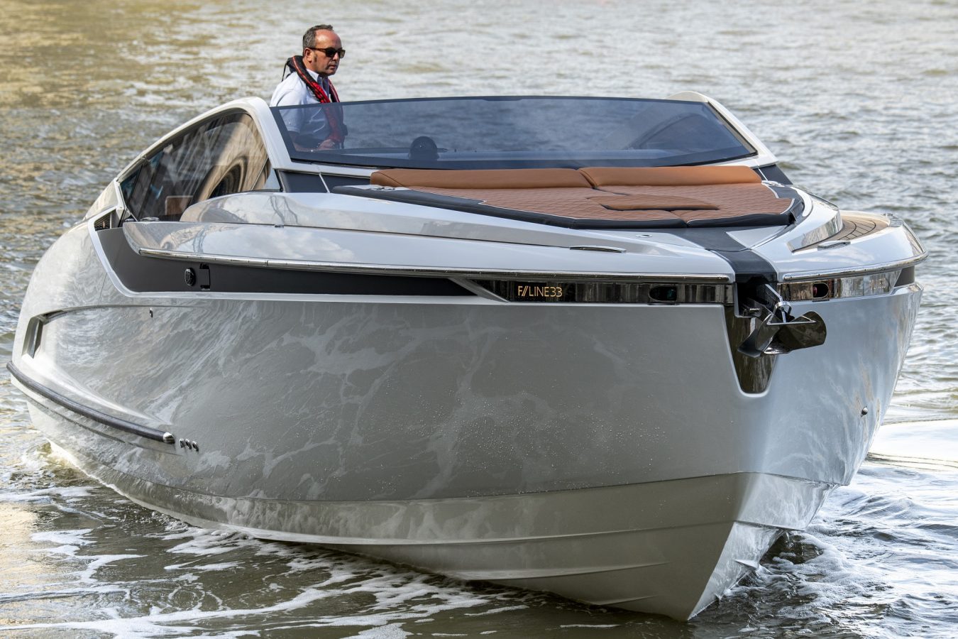 Test Impressions F33 Fairline - Make way for the young!