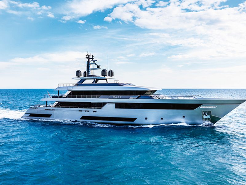 Superyacht Riva 50 Race, infinity charm - Barche Magazine ISP