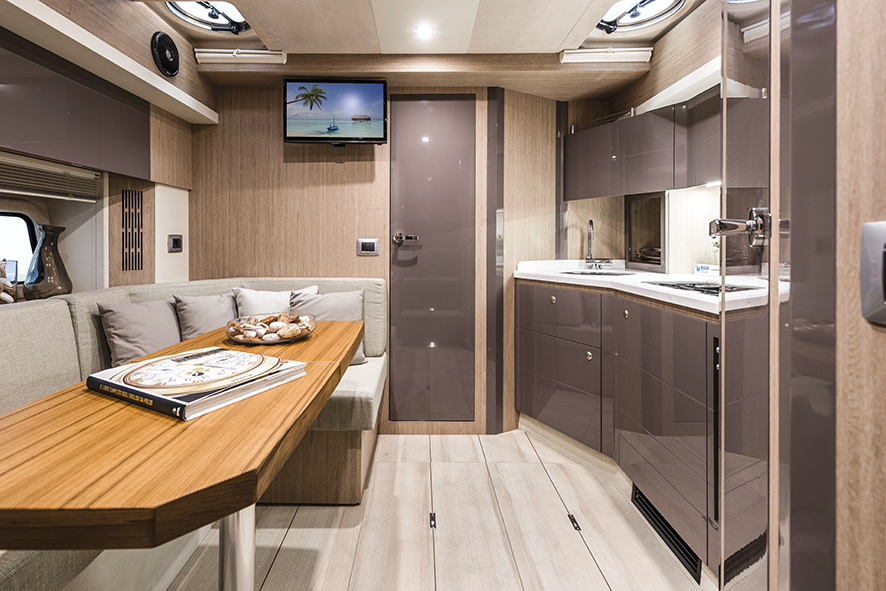 Cranchi Z35, Express Cruiser - Barche Magazine ISP