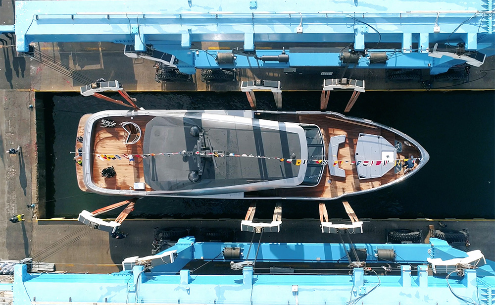 Azimut Yachts, the Magellano 30 Metre takes to the water in Viareggio ...