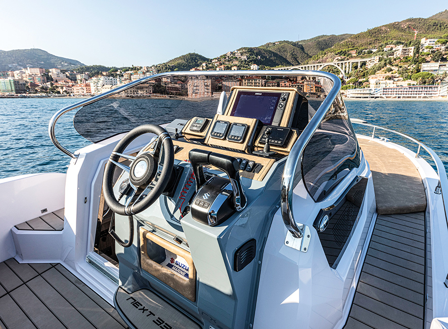 Ranieri International Next 330 LX, bella e possibile - Barche Magazine ISP