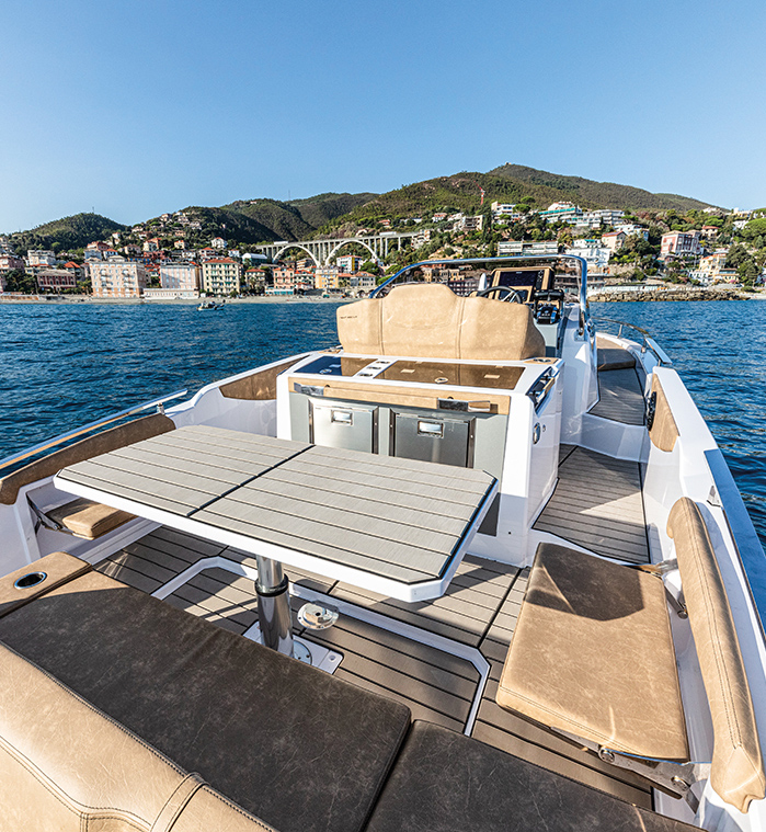 Ranieri International Next 330 LX, beautiful, and available - Barche ...