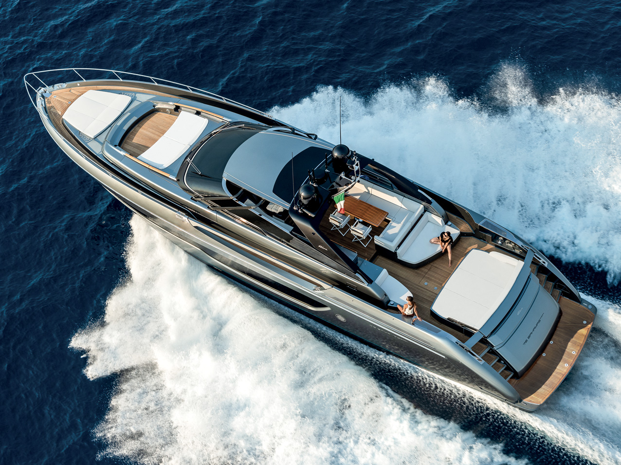 Riva 76’ Bahamas Super, unique details - Barche Magazine ISP