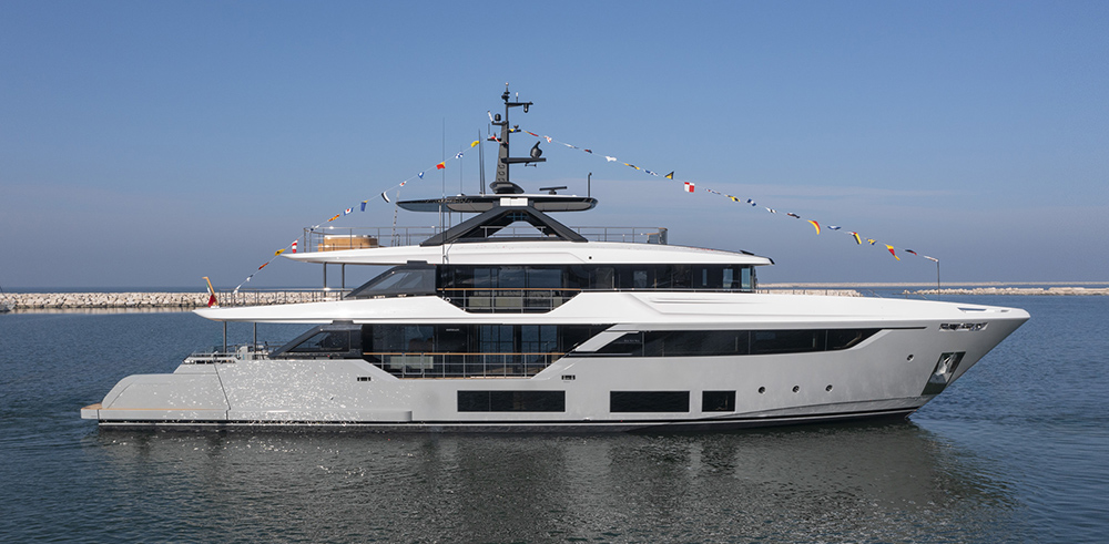 Il primo Custom Line Navetta 38 scende in acqua - Barche Magazine ISP