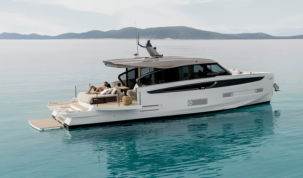 Azimut Yachts Seadeck 6, an environment-friendly and family boat ...